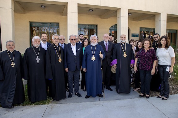 Catholicos Aram I Visits Ararat Home - Asbarez.com