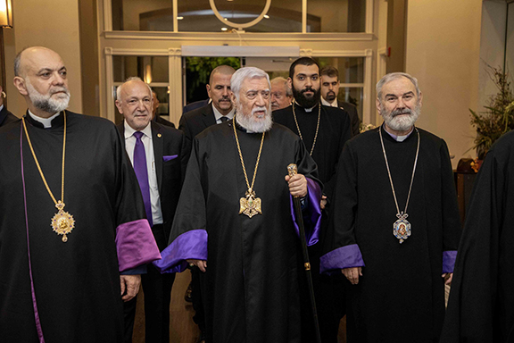 Catholicos Aram I Arrives in Fresno - Asbarez.com