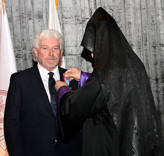 Hundreds Turn Out to Honor Catholicos Aram I During Prelacy Banquet - Asbarez.com