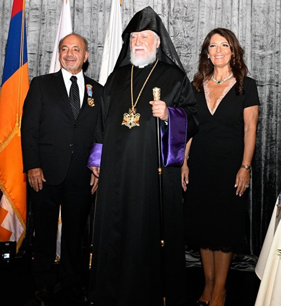 Hundreds Turn Out to Honor Catholicos Aram I During Prelacy Banquet - Asbarez.com