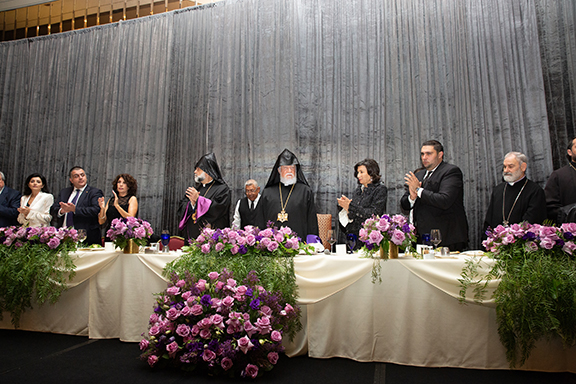 Hundreds Turn Out to Honor Catholicos Aram I During Prelacy Banquet - Asbarez.com